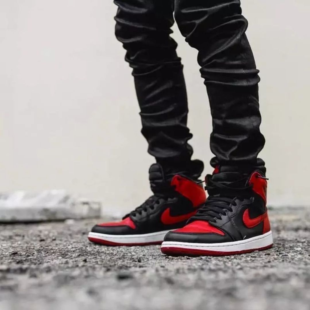 AJ的黑红配色人气何以称王？每一双AJ系列的“Bred”配色背后都有讲不完的故事_篮球鞋_什么值得买