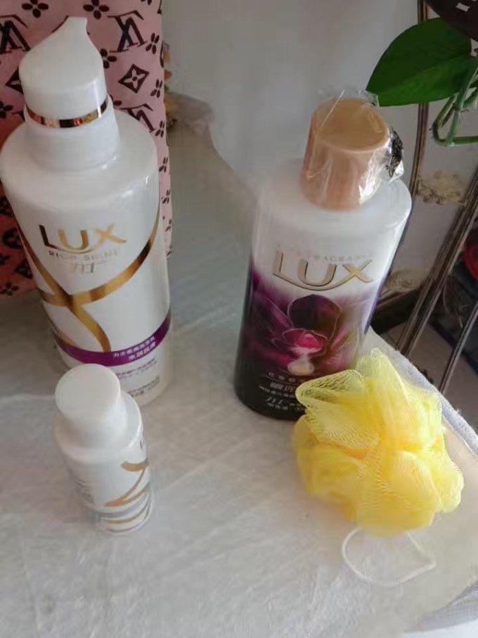 力士沐浴产品_LUX 力士 香氛沐浴乳套装 (幽莲魅肤1kg+350g+粉润桃花香1kg+100g*2)多少钱-什么值得买