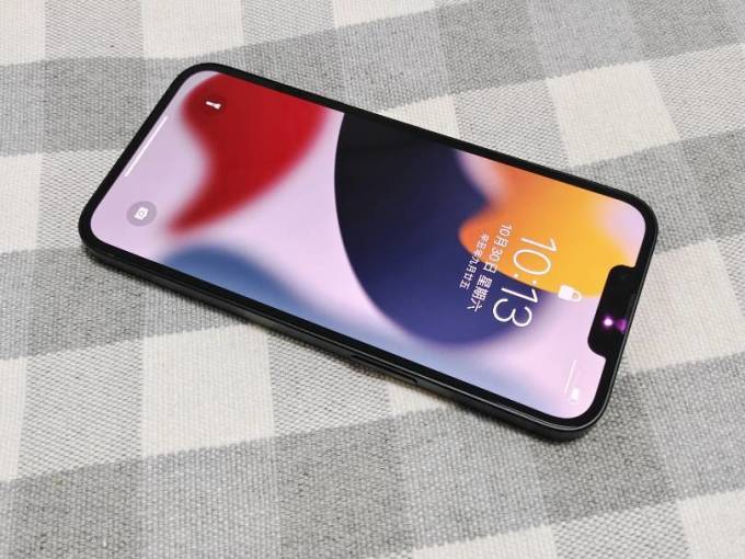 苹果iPhone 13iPhone怎么样 iPhone13午夜黑初体验！有何不同？_什么值得买