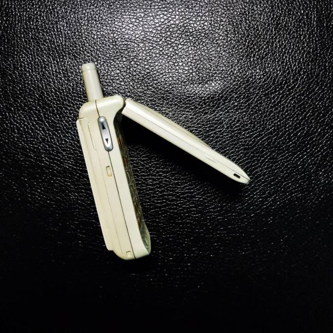 三星手机怎么样 国内双屏手机开创者-三星A288_什么值得买