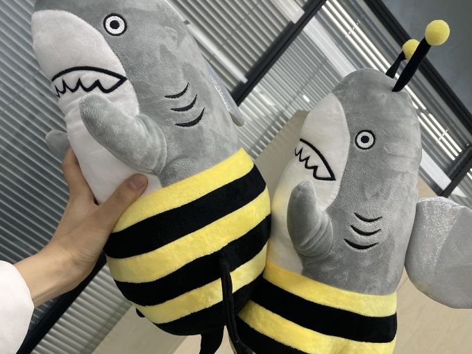 迪士尼毛绒布艺怎么样 鲨bee、鲨雕、鲨骑马，快来认识一下_什么值得买