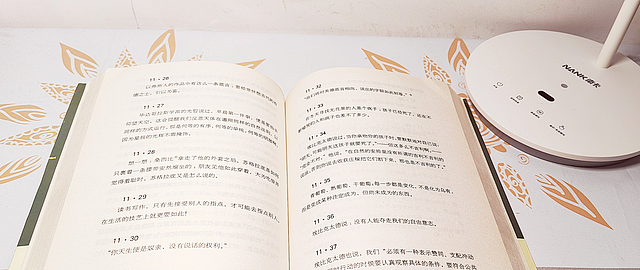 用心设计 自动调光 护眼台灯更智能普通台灯什么值得买