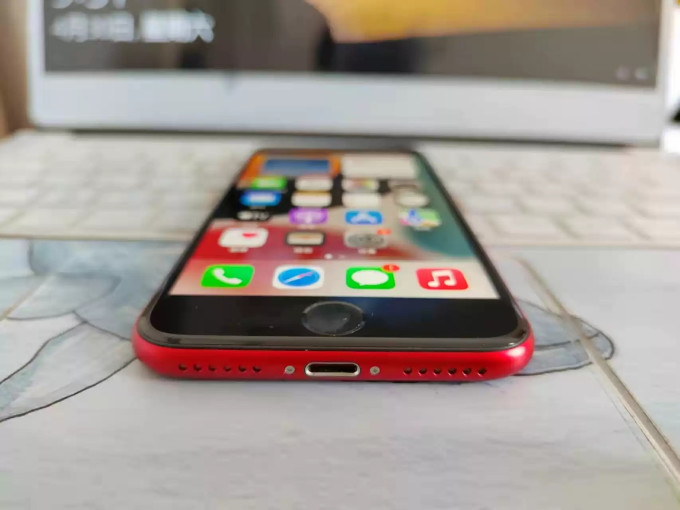 苹果iPhone SE 三代iPhone怎么样 IP se3，屏幕再大点就没安卓的事了_什么值得买