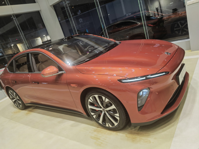 蔚来中大型SUV怎么样 今晚见到了今年蔚来的新车，ES7、ET5、ET7_什么值得买