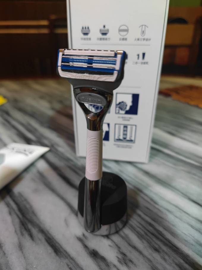 吉列手动剃须刀怎么样好用吗 吉列小云刀，带你一起刀_什么值得买