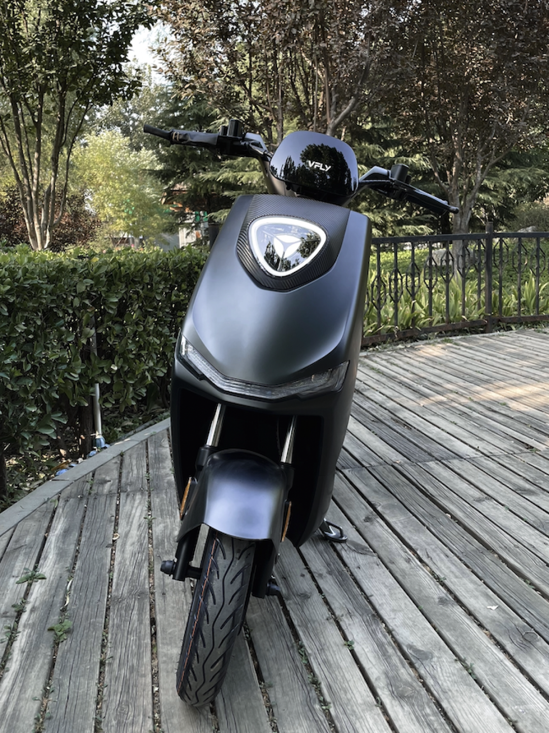 到站秀：堪称电动车颜值“扛把子”！雅迪VFLY N100MAX真车体验_电动车_什么值得买