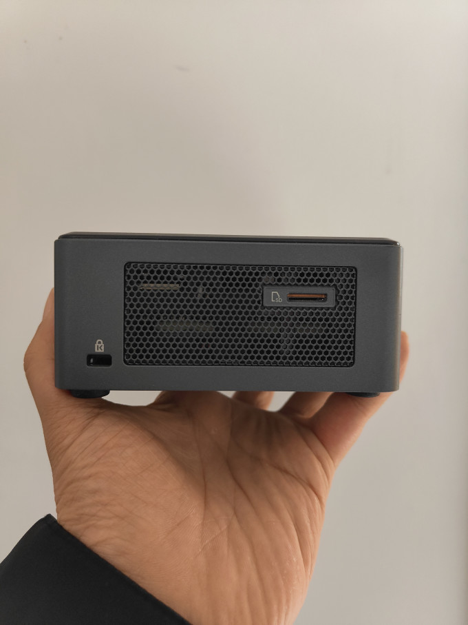 英特尔家用电脑怎么样 NUC8当之无愧的钉子户，但是2060独显更香_什么值得买