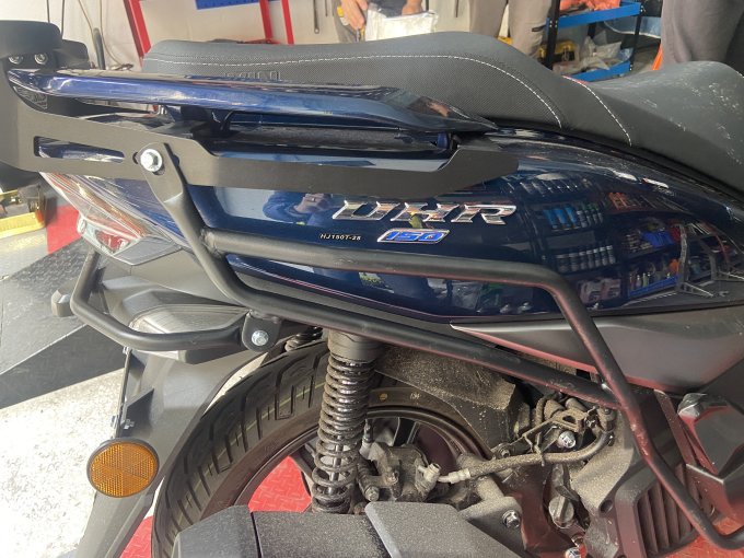 给神车铃木UY125的升级款UHR150装个护杠_什么值得买