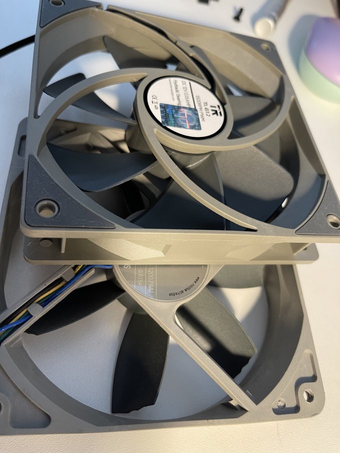 静音之选利民平价新品TL-G12与R12简单对_什么值得买