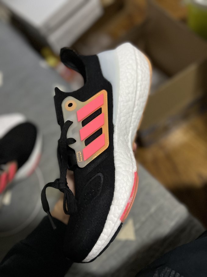 阿迪达斯跑鞋怎么样 不到1000块的ub22还是可以的 _什么值得买