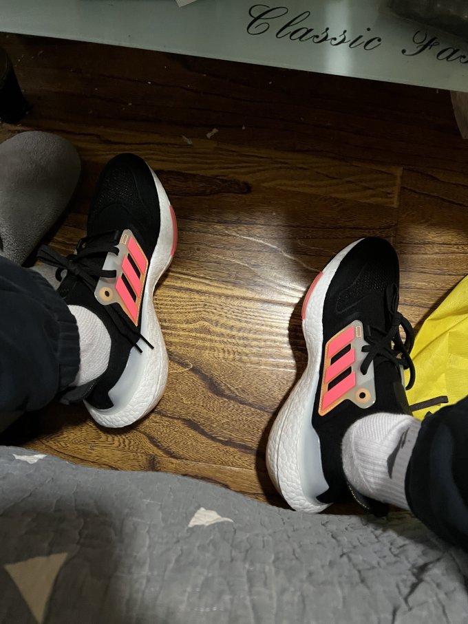 阿迪达斯跑鞋怎么样 不到1000块的ub22还是可以的 _什么值得买