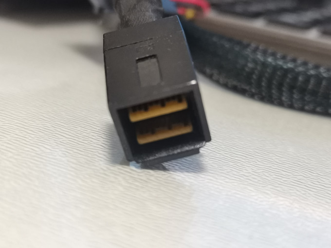 英特尔其他数码配件怎么样 U.2连接线：服务器硬盘的好伙伴_什么值得买