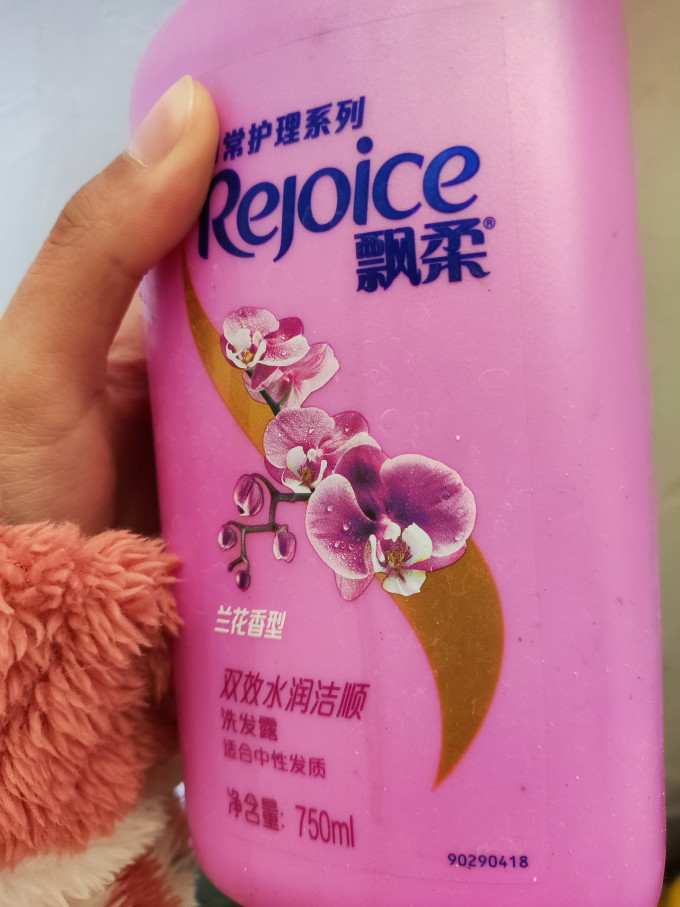 飘柔洗发水怎么样好用吗 用来用去还是觉得老牌子好，一如既往的顺滑_什么值得买