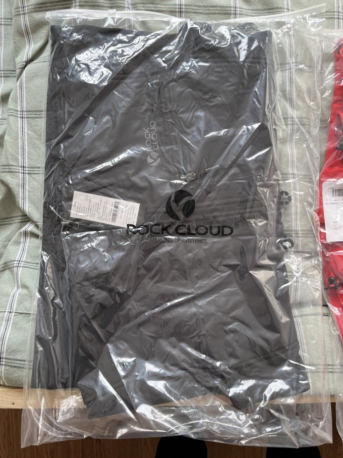Rock Cloud男外套怎么样 岩云M1开箱（左胸口袋+岩云logo 版）_什么值得买