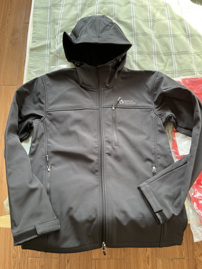Rock Cloud男外套怎么样 岩云M1开箱（左胸口袋+岩云logo 版）_什么值得买