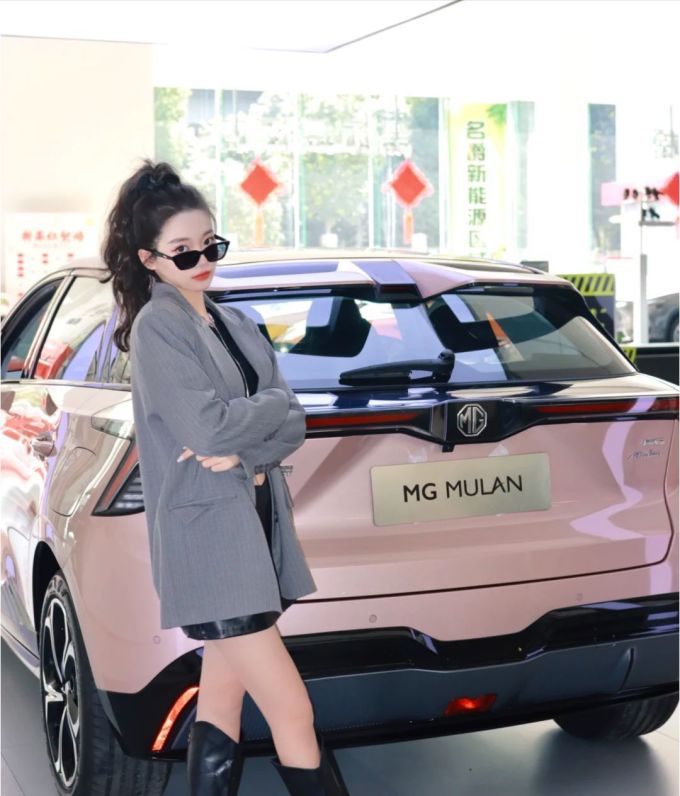 名爵新能源车怎么样 竟然遇到了我的梦中情车MG MULAN_什么值得买