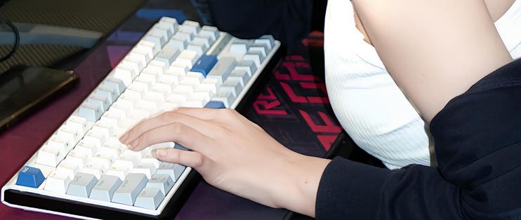 三模连接，全键无冲，看不厌的杜伽K620W，87配列里的颜值担当_无线键盘_什么值得买