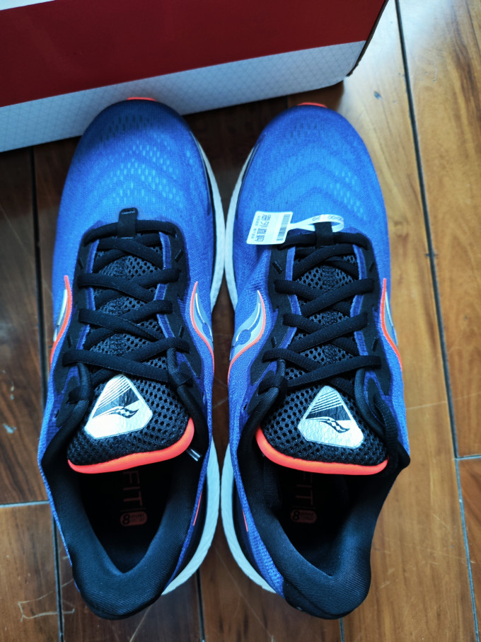 索康尼跑鞋怎么样 值得买的索康尼胜利19_什么值得买