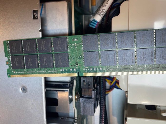 服务器用的ddr4 reg ecc 128G 4DRx4内存_什么值得买