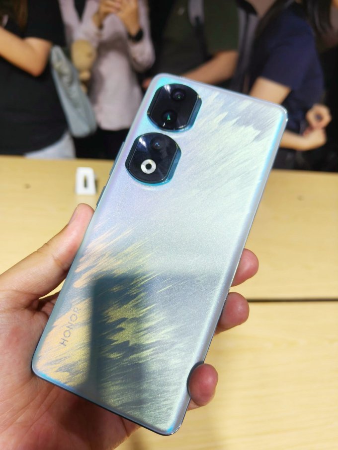 荣耀手机怎么样 荣耀90🆚荣耀90 pro真机上手图_什么值得买