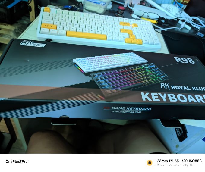 rk r98 搭配双皮奶键帽是真好看_什么值得买