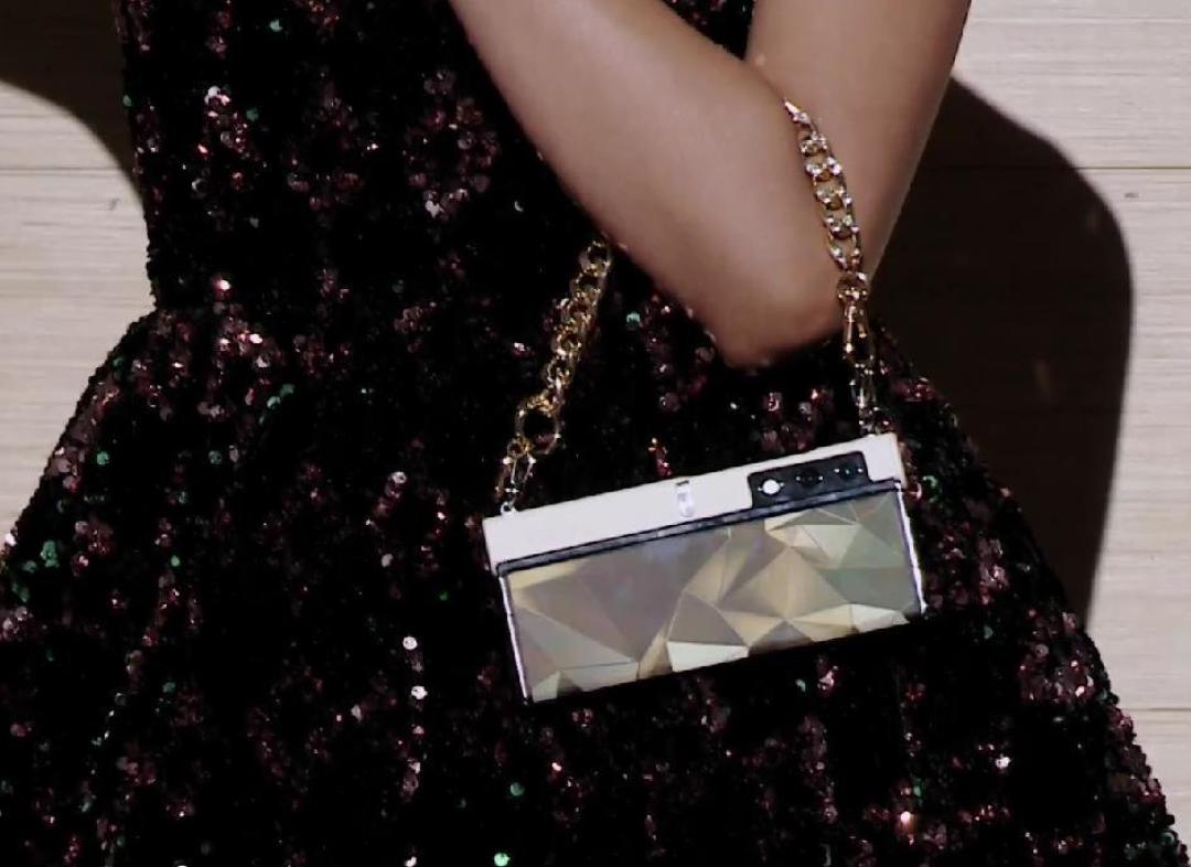 荣耀发布 V Purse “钱包” 折叠屏手机，外折屏、超轻薄、科技与时尚结合5999元起_手机_什么值得买