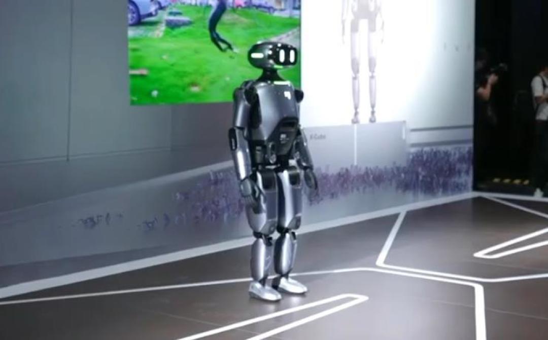 小鹏发布 PX5 首款自研人形态智能机器人，2 小时以上室内外行走和越障_智能机器人_什么值得买