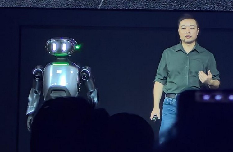 小鹏发布 PX5 首款自研人形态智能机器人，2 小时以上室内外行走和越障_智能机器人_什么值得买