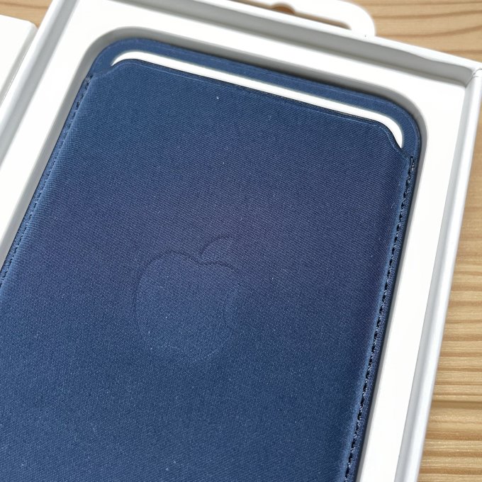 苹果其他数码配件怎么样 MagSafe 配件之 Apple 的 iPhone 专用 MagSafe 精织斜纹卡包_什么值得买