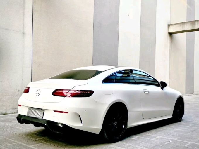 如果要给轿跑颜值做个排行榜，奔驰E260 coupe应该十拿九稳排第一位的_什么值得买