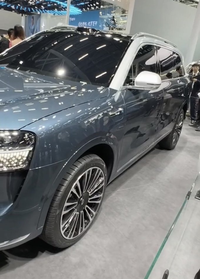 遥遥领先问界M9，1000万以内最好的SUV，果然能打败华为的只有华为_什么值得买