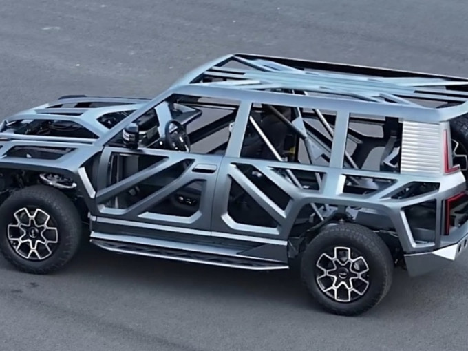 比亚迪SUV怎么样 仰望U8全骨架版好得多新技术，没转向没刹车依旧能开能停_什么值得买