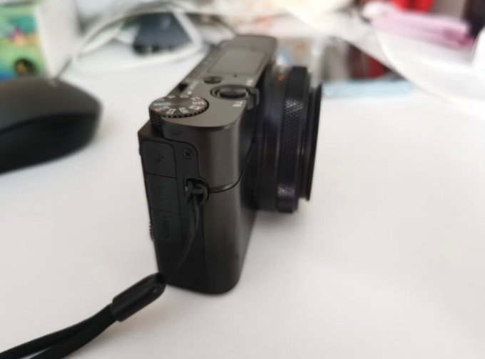 索尼DSC-RX100M7数码相机怎么样 这款相机很小巧，也很轻便，拿到手上完全不会累_什么值得买