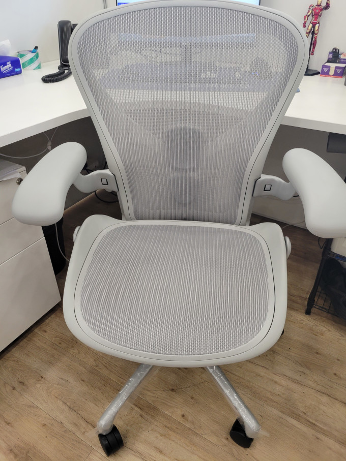 赫曼米勒书房家具怎么样 入手赫曼米勒Aeron2人体工学椅，开箱拍照_什么值得买