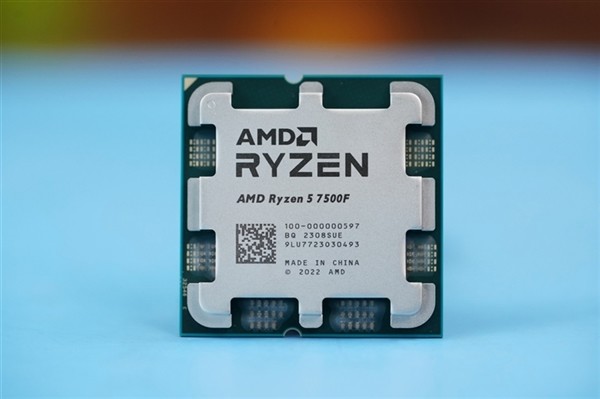 AMD 公布锐龙 8000 两颗新 U，或为国内特供_CPU_什么值得买