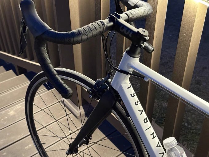 迪卡侬公路车怎么样 迪卡侬EDR AF105耐力竞速公路自行车：速度与耐力的完美结合_什么值得买