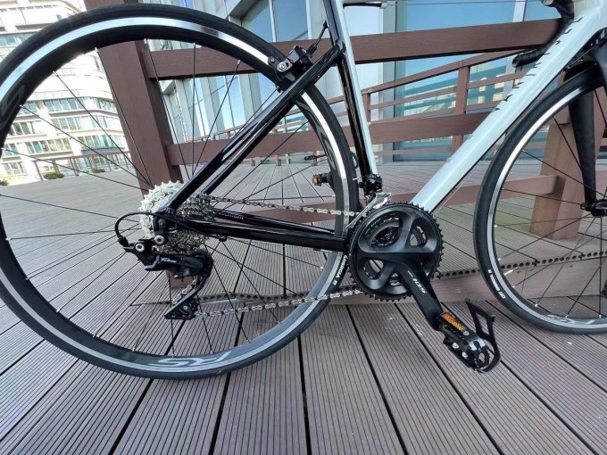 迪卡侬公路车怎么样 迪卡侬EDR AF105耐力竞速公路自行车：速度与耐力的完美结合_什么值得买