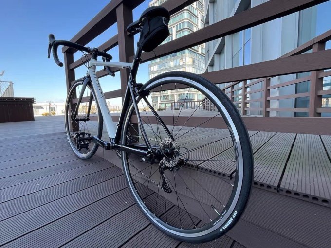 迪卡侬公路车怎么样 迪卡侬EDR AF105耐力竞速公路自行车：速度与耐力的完美结合_什么值得买