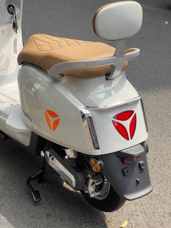 雅迪电动车整车怎么样 喜提复古小电驴，雅迪冠能6代M85_什么值得买