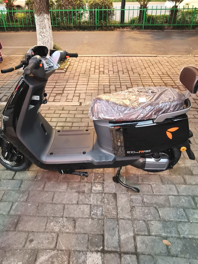 雅迪电动车整车怎么样 雅迪冠能E10lite，智能长续航，快乐探索、自由出行_什么值得买