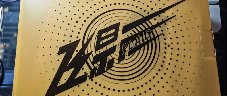 比赛季要来了，飞影PB4与飞影Plaid，选贵的还是选对的？_跑鞋_什么值得买