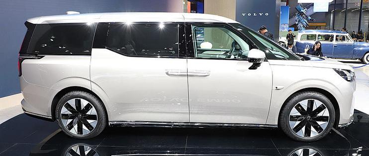 81.8万元大型纯电豪华MPV：沃尔沃EM90_MPV_什么值得买