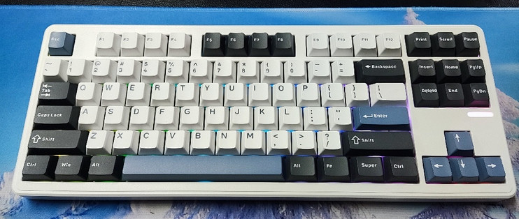 Riccks芮克斯的RS8三模塑料87配列机械键盘开箱——入门级闭眼入产品_键盘_什么值得买