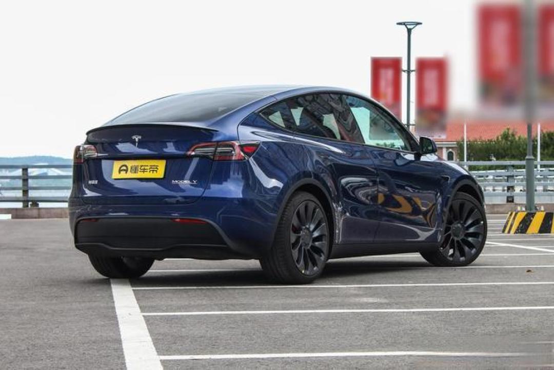 小米YU7对比特斯拉Model Y：谁更具市场竞争力？_新能源车_什么值得买