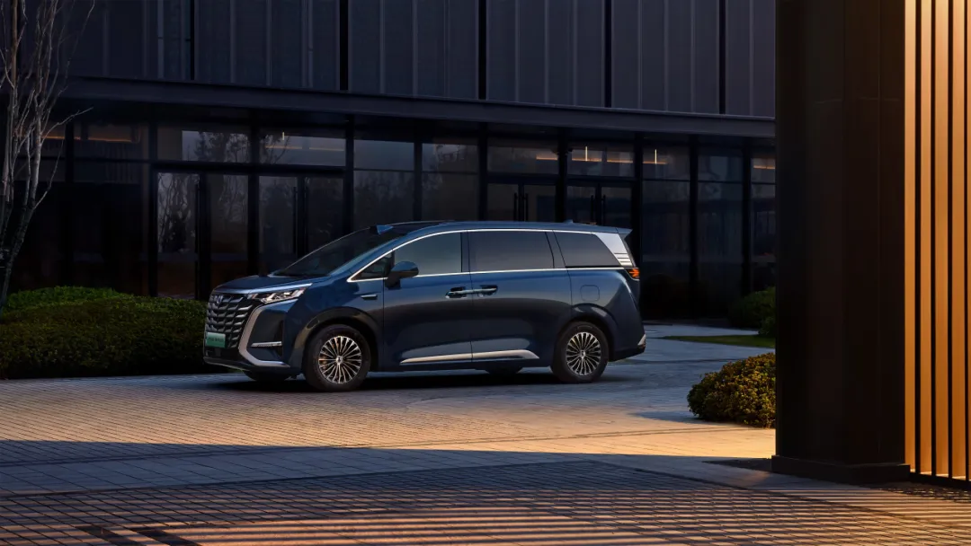 2025款腾势D9正式上市，售33.98万元起_新能源车_什么值得买