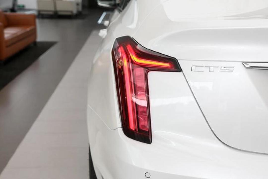降价8万后凯迪拉克CT5全面测评：外观、内饰、动力全解析_中型车_什么值得买