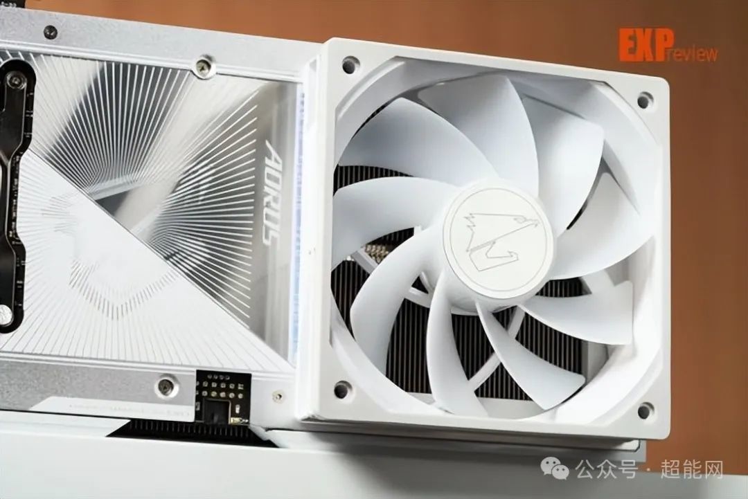 技嘉 AORUS RTX 5090 D MASTER ICE评测：焕然一新的“雕牌”旗舰_显卡_什么值得买
