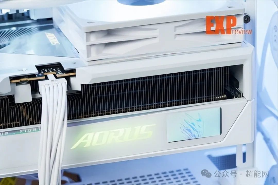 技嘉 AORUS RTX 5090 D MASTER ICE评测：焕然一新的“雕牌”旗舰_显卡_什么值得买