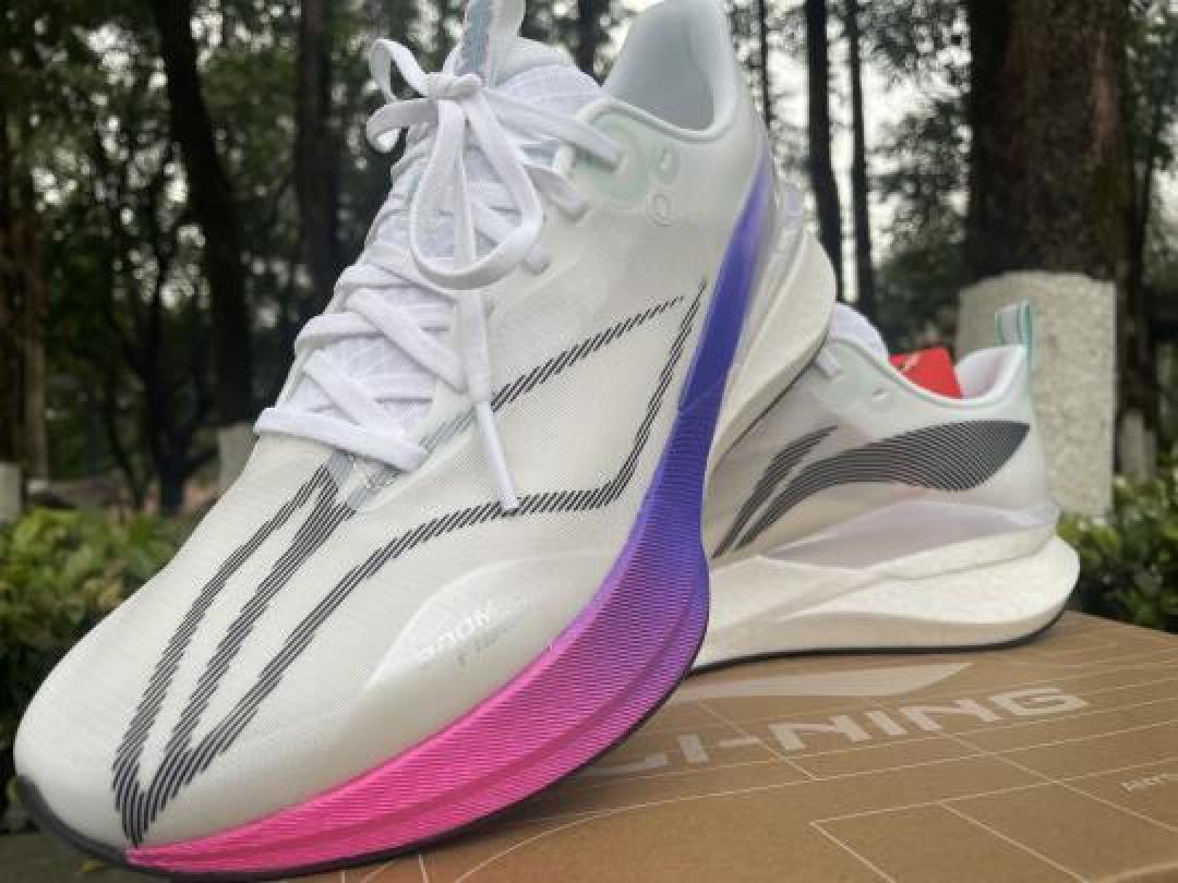 李宁赤兔8PRO跑步鞋：轻量、抓地力与多功能防护能否引领春季潮流？_跑鞋_什么值得买