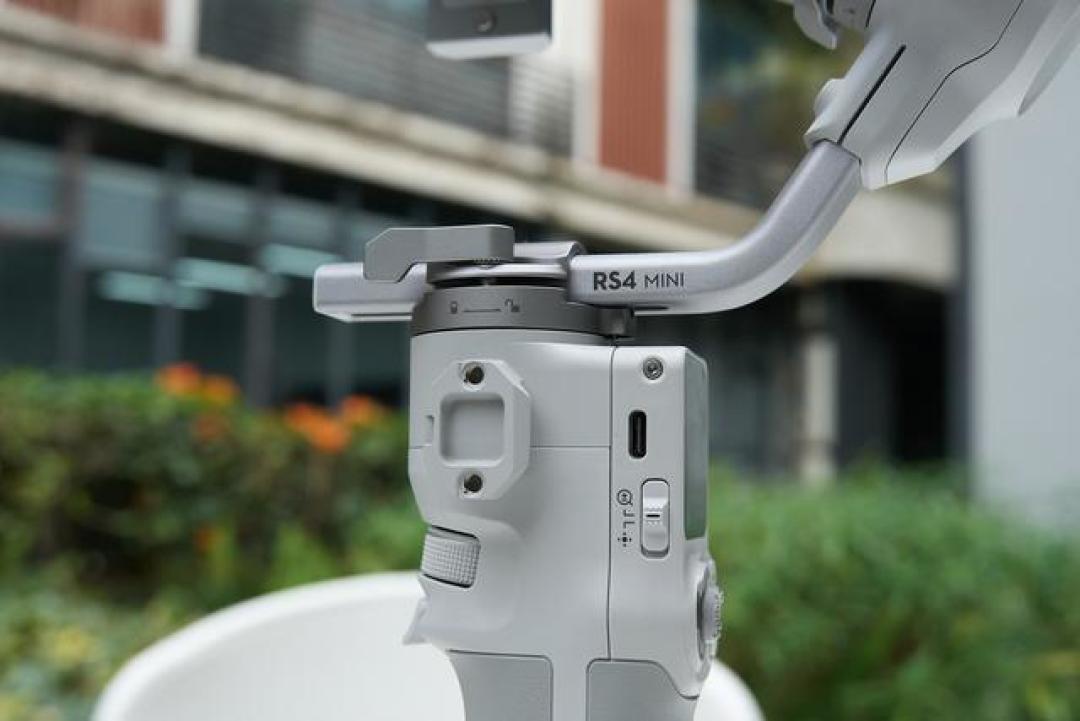 DJI RS 4 Mini与前代产品全面对比：参数提升与价格优势解析_云台_什么值得买